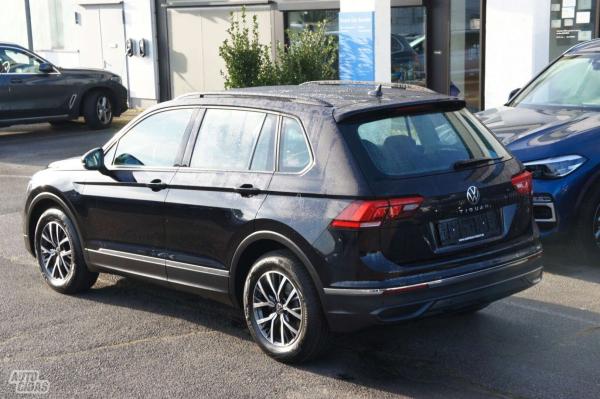 Melns Volkswagen Tiguan 2021 Kauņa, ar dzinēja tilpumu 2.00 L un nobraukumu 90 tūkst. km par 26402 €, foto 3 vietnē AUTOMOTO.COM.LV