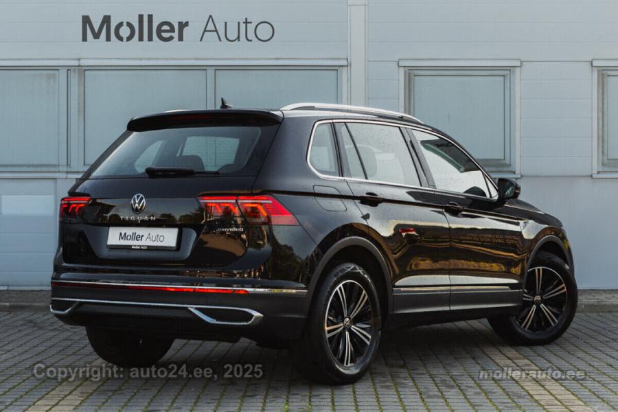 Black Volkswagen Tiguan 2021 in Ventspils, with an engine capacity of 0.00 L and mileage of 107 thousand km for 25876 €, photo 5 on AUTOMOTO.COM.LV