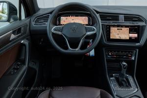 Black Volkswagen Tiguan 2021 in Ventspils, with an engine capacity of 0.00 L and mileage of 107 thousand km for 25876 €, photo 20 on AUTOMOTO.COM.LV