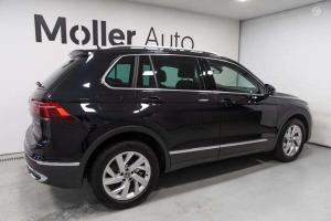 Black Volkswagen Tiguan 2021 in Vilnius, with an engine capacity of 1.40 L and mileage of 139 thousand km for 25800 €, photo 3 on AUTOMOTO.COM.LV