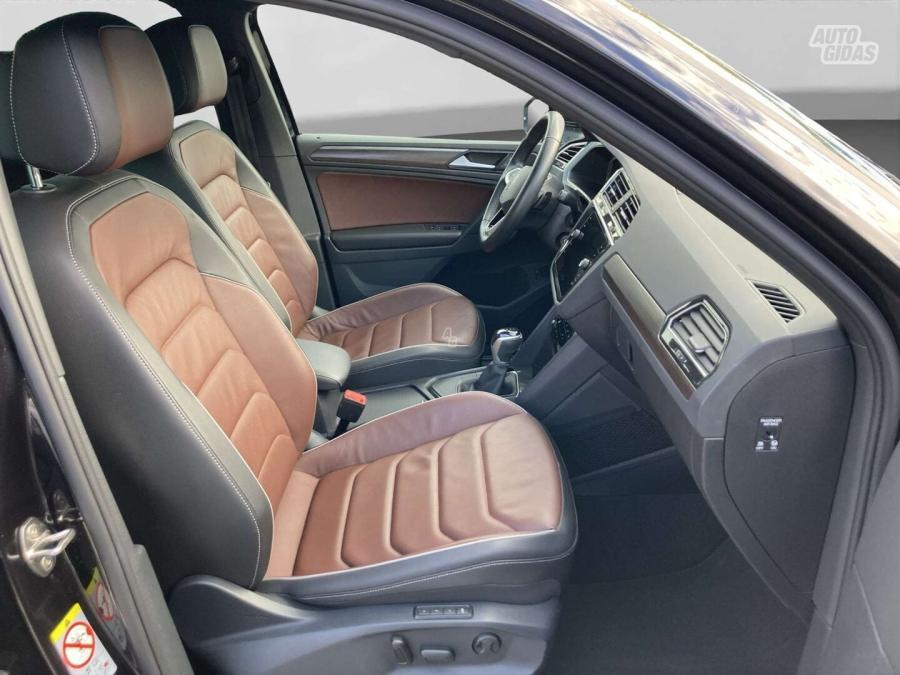 Melns Volkswagen Tiguan 2021 Kauņa, ar dzinēja tilpumu 1.40 L un nobraukumu 44 tūkst. km par 32108 €, foto 4 vietnē AUTOMOTO.COM.LV
