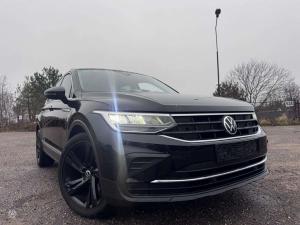 Black Volkswagen Tiguan 2021 in Alytus, with an engine capacity of 1.50 L and mileage of 190 thousand km for 17700 €, photo  on AUTOMOTO.COM.LV