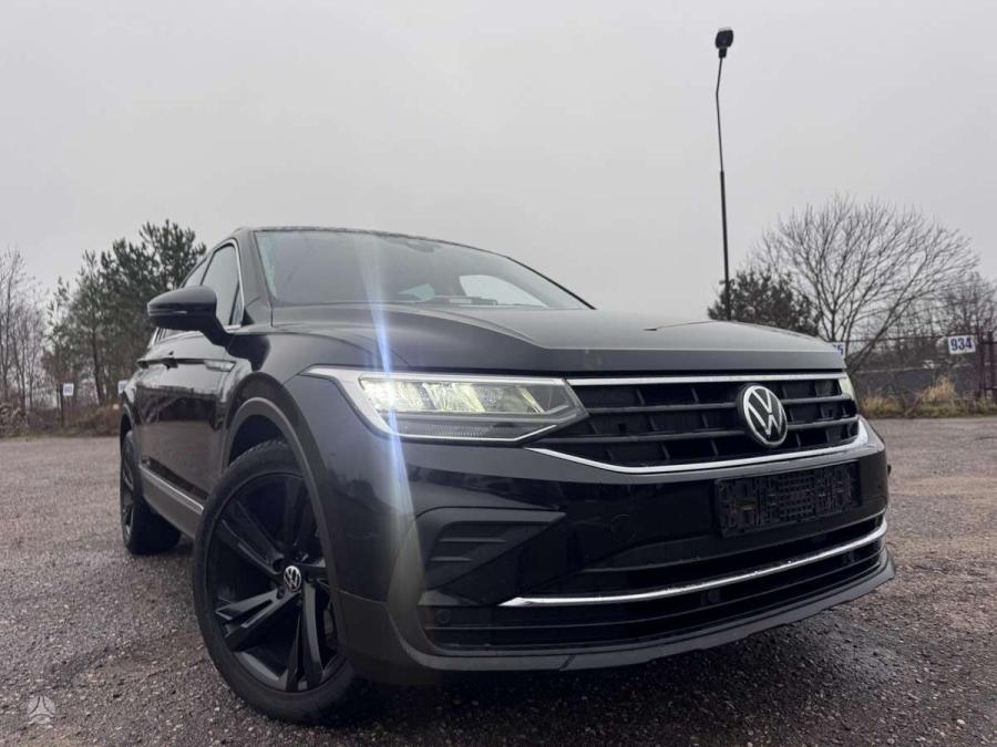 Black Volkswagen Tiguan 2021 in Alytus, with an engine capacity of 1.50 L and mileage of 190 thousand km for 17700 €, photo 1 on AUTOMOTO.COM.LV