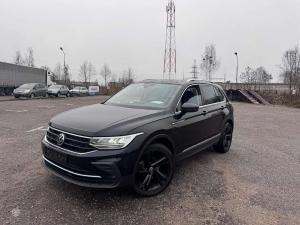 Black Volkswagen Tiguan 2021 in Alytus, with an engine capacity of 1.50 L and mileage of 190 thousand km for 17700 €, photo 4 on AUTOMOTO.COM.LV