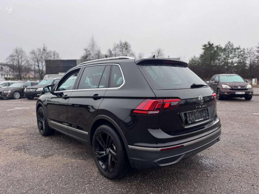 Black Volkswagen Tiguan 2021 in Alytus, with an engine capacity of 1.50 L and mileage of 190 thousand km for 17700 €, photo 9 on AUTOMOTO.COM.LV