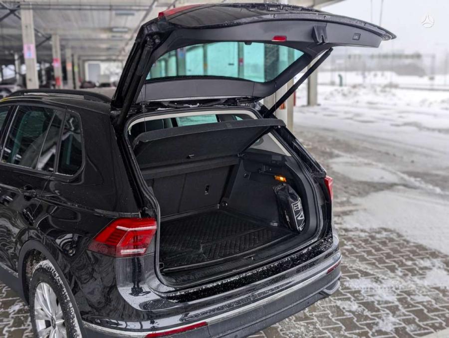 Melns Volkswagen Tiguan 2021 Viļņa, ar dzinēja tilpumu 1.50 L un nobraukumu 69 tūkst. km par 21900 €, foto 10 vietnē AUTOMOTO.COM.LV