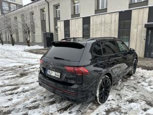 Melns Volkswagen Tiguan 2021 Rīga, ar dzinēja tilpumu 2.00 L un nobraukumu 100 tūkst. km par 32500 €, foto 5 vietnē AUTOMOTO.COM.LV