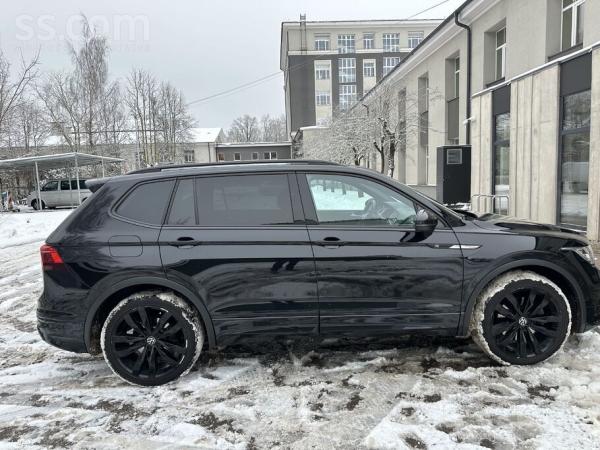 Black Volkswagen Tiguan 2021 in Riga, with an engine capacity of 2.00 L and mileage of 100 thousand km for 32500 €, photo 7 on AUTOMOTO.COM.LV