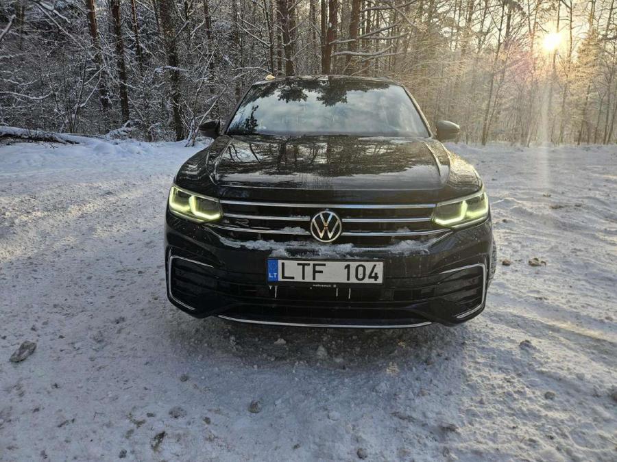 Melns Volkswagen Tiguan 2021 Kauņa, ar dzinēja tilpumu 1.50 L un nobraukumu 94 tūkst. km par 26600 €, foto 1 vietnē AUTOMOTO.COM.LV
