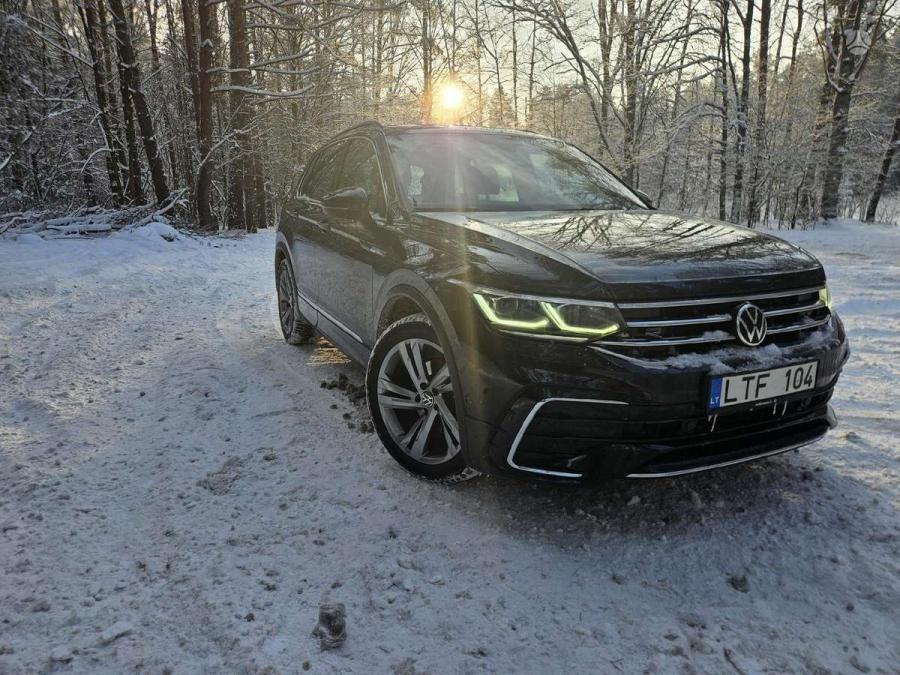 Melns Volkswagen Tiguan 2021 Kauņa, ar dzinēja tilpumu 1.50 L un nobraukumu 94 tūkst. km par 26600 €, foto 3 vietnē AUTOMOTO.COM.LV