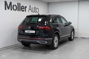 Black Volkswagen Tiguan 2021 in Vilnius, with an engine capacity of 1.40 L and mileage of 139 thousand km for 24700 €, photo 4 on AUTOMOTO.COM.LV