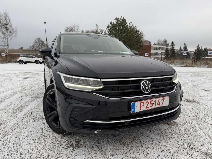 Black Volkswagen Tiguan 2021 in Alytus, with an engine capacity of 1.50 L and mileage of 190 thousand km for 17700 €, photo 1 on AUTOMOTO.COM.LV