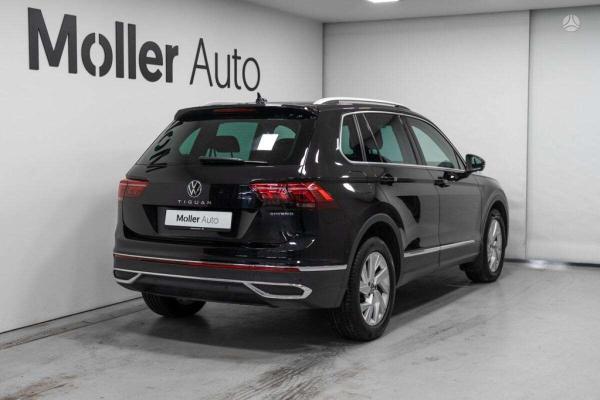 Melns Volkswagen Tiguan 2021 Viļņa, ar dzinēja tilpumu 1.40 L un nobraukumu 103 tūkst. km par 26900 €, foto 4 vietnē AUTOMOTO.COM.LV