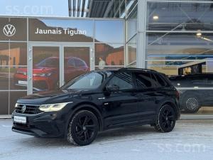 Melns Volkswagen Tiguan 2021 Valmiera, ar dzinēja tilpumu 1.50 L un nobraukumu 39 tūkst. km par 28800 €, foto  vietnē AUTOMOTO.COM.LV