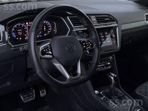 Black Volkswagen Tiguan 2021 in Valmiera, with an engine capacity of 1.50 L and mileage of 39 thousand km for 28800 €, photo 7 on AUTOMOTO.COM.LV