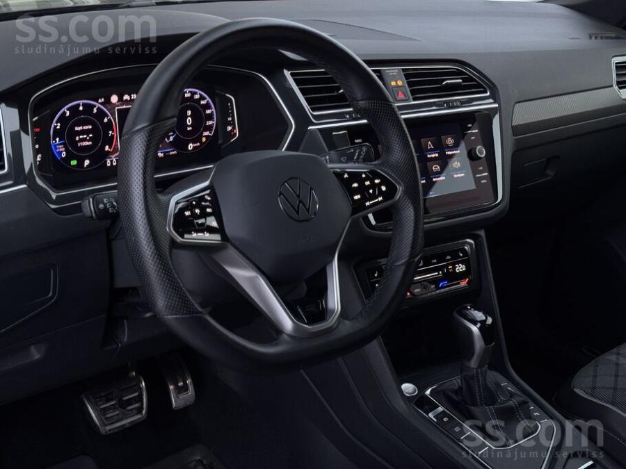 Black Volkswagen Tiguan 2021 in Valmiera, with an engine capacity of 1.50 L and mileage of 39 thousand km for 28800 €, photo 7 on AUTOMOTO.COM.LV