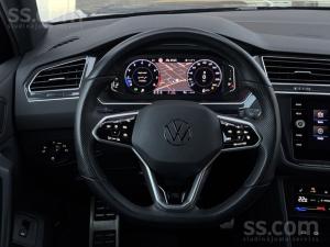 Black Volkswagen Tiguan 2021 in Valmiera, with an engine capacity of 1.50 L and mileage of 39 thousand km for 28800 €, photo 8 on AUTOMOTO.COM.LV