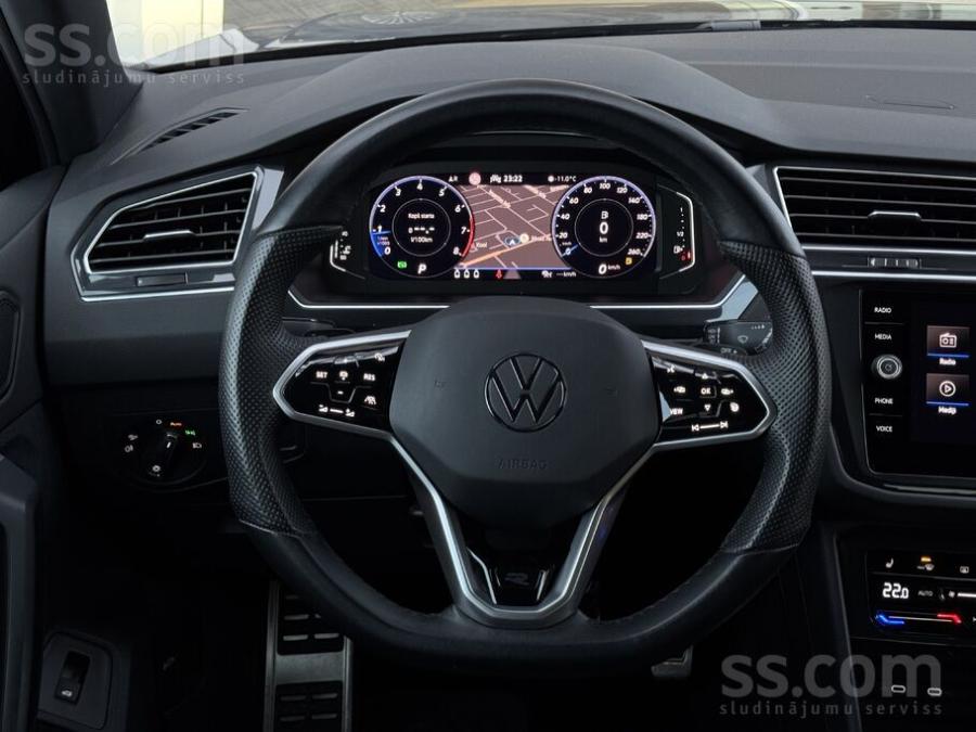 Black Volkswagen Tiguan 2021 in Valmiera, with an engine capacity of 1.50 L and mileage of 39 thousand km for 28800 €, photo 8 on AUTOMOTO.COM.LV