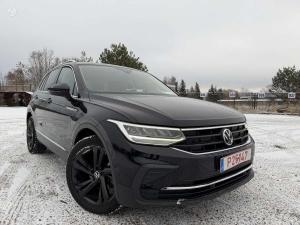 Black Volkswagen Tiguan 2021 in Alytus, with an engine capacity of 1.50 L and mileage of 199 thousand km for 16650 €, photo  on AUTOMOTO.COM.LV