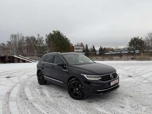 Black Volkswagen Tiguan 2021 in Alytus, with an engine capacity of 1.50 L and mileage of 199 thousand km for 16650 €, photo 3 on AUTOMOTO.COM.LV