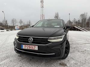 Black Volkswagen Tiguan 2021 in Alytus, with an engine capacity of 1.50 L and mileage of 199 thousand km for 16650 €, photo 6 on AUTOMOTO.COM.LV
