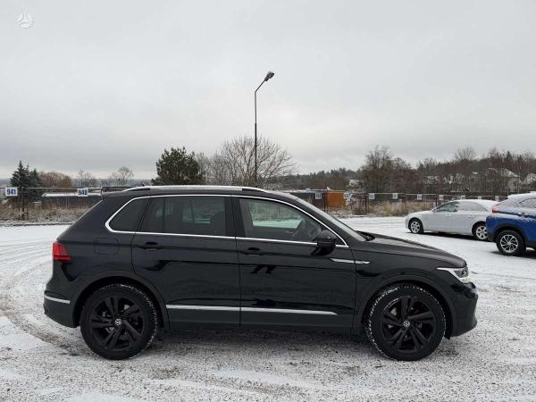 Black Volkswagen Tiguan 2021 in Alytus, with an engine capacity of 1.50 L and mileage of 199 thousand km for 16650 €, photo 7 on AUTOMOTO.COM.LV