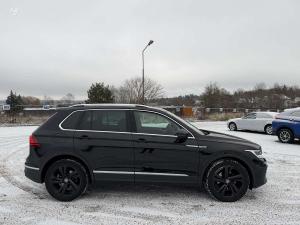Black Volkswagen Tiguan 2021 in Alytus, with an engine capacity of 1.50 L and mileage of 199 thousand km for 16650 €, photo 7 on AUTOMOTO.COM.LV