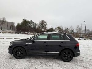 Black Volkswagen Tiguan 2021 in Alytus, with an engine capacity of 1.50 L and mileage of 199 thousand km for 16650 €, photo 8 on AUTOMOTO.COM.LV