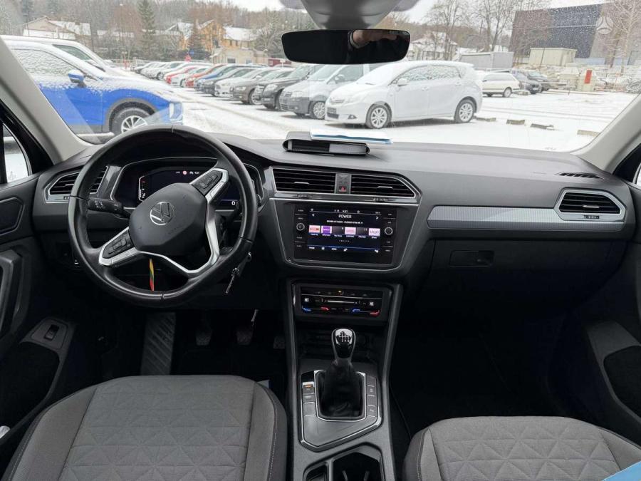 Black Volkswagen Tiguan 2021 in Alytus, with an engine capacity of 1.50 L and mileage of 199 thousand km for 16650 €, photo 13 on AUTOMOTO.COM.LV