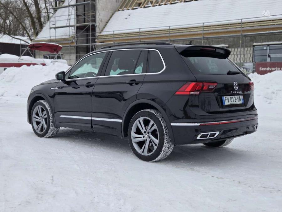 Melns Volkswagen Tiguan 2021 Klaipėda, ar dzinēja tilpumu 1.97 L un nobraukumu 214 tūkst. km par 24300 €, foto 5 vietnē AUTOMOTO.COM.LV