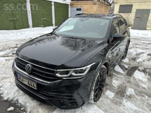 Melns Volkswagen Tiguan 2021 Rīga, ar dzinēja tilpumu 2.00 L un nobraukumu 100 tūkst. km par 32300 €, foto  vietnē AUTOMOTO.COM.LV
