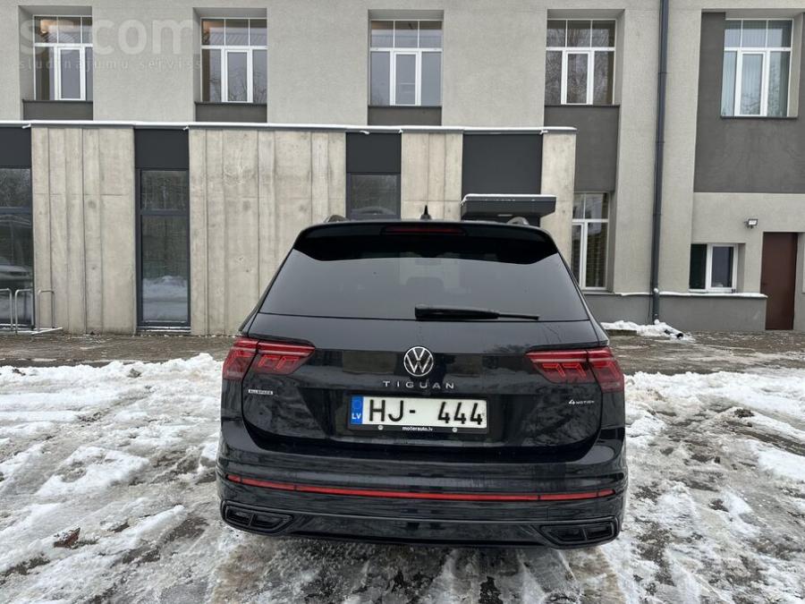 Black Volkswagen Tiguan 2021 in Riga, with an engine capacity of 2.00 L and mileage of 100 thousand km for 32300 €, photo 6 on AUTOMOTO.COM.LV