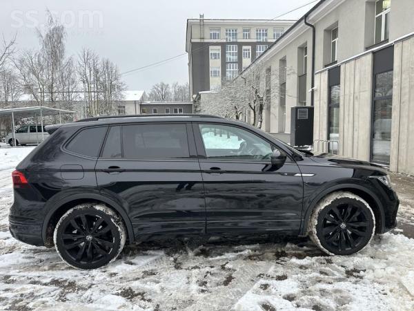 Melns Volkswagen Tiguan 2021 Rīga, ar dzinēja tilpumu 2.00 L un nobraukumu 100 tūkst. km par 32300 €, foto 8 vietnē AUTOMOTO.COM.LV