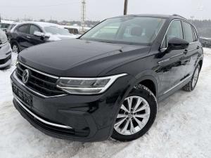 Melns Volkswagen Tiguan 2021 Viļņa, ar dzinēja tilpumu 1.50 L un nobraukumu 170 tūkst. km par 17600 €, foto  vietnē AUTOMOTO.COM.LV