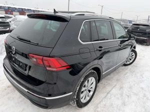Black Volkswagen Tiguan 2021 in Vilnius, with an engine capacity of 1.50 L and mileage of 170 thousand km for 17600 €, photo 2 on AUTOMOTO.COM.LV