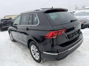 Black Volkswagen Tiguan 2021 in Vilnius, with an engine capacity of 1.50 L and mileage of 170 thousand km for 17600 €, photo 6 on AUTOMOTO.COM.LV