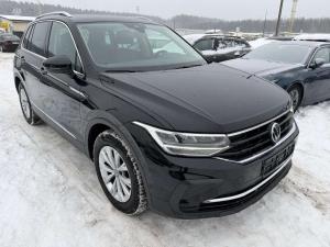 Black Volkswagen Tiguan 2021 in Vilnius, with an engine capacity of 1.50 L and mileage of 170 thousand km for 17600 €, photo 7 on AUTOMOTO.COM.LV