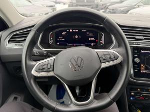 Black Volkswagen Tiguan 2021 in Vilnius, with an engine capacity of 1.50 L and mileage of 170 thousand km for 17600 €, photo 13 on AUTOMOTO.COM.LV