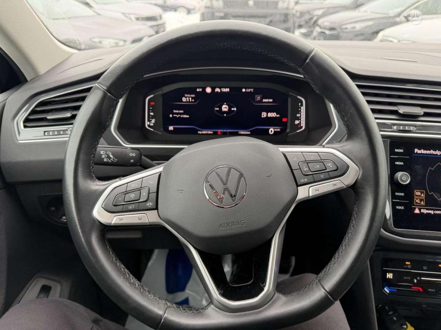 Black Volkswagen Tiguan 2021 in Vilnius, with an engine capacity of 1.50 L and mileage of 170 thousand km for 17600 €, photo 13 on AUTOMOTO.COM.LV
