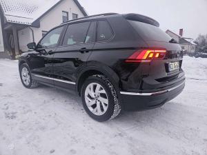 Black Volkswagen Tiguan 2021 in Radviliskis, with an engine capacity of 1.97 L and mileage of 145 thousand km for 21600 €, photo 4 on AUTOMOTO.COM.LV