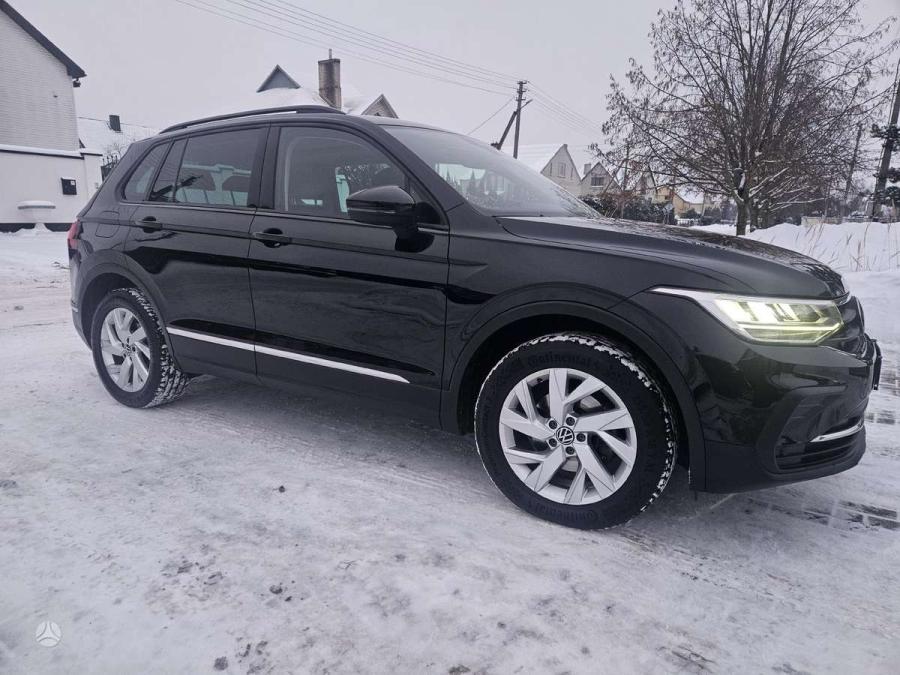 Black Volkswagen Tiguan 2021 in Radviliskis, with an engine capacity of 1.97 L and mileage of 145 thousand km for 21600 €, photo 7 on AUTOMOTO.COM.LV