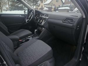 Black Volkswagen Tiguan 2021 in Radviliskis, with an engine capacity of 1.97 L and mileage of 145 thousand km for 21600 €, photo 16 on AUTOMOTO.COM.LV