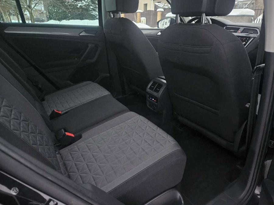 Black Volkswagen Tiguan 2021 in Radviliskis, with an engine capacity of 1.97 L and mileage of 145 thousand km for 21600 €, photo 19 on AUTOMOTO.COM.LV