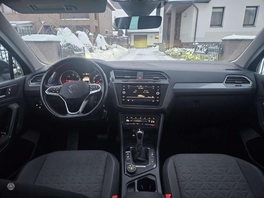 Black Volkswagen Tiguan 2021 in Radviliskis, with an engine capacity of 1.97 L and mileage of 145 thousand km for 21600 €, photo 22 on AUTOMOTO.COM.LV