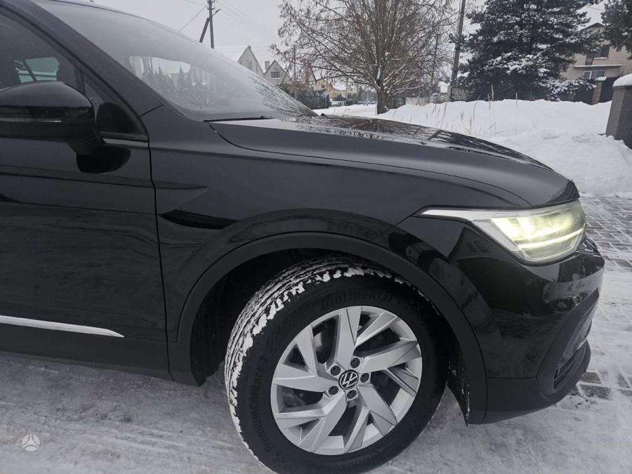 Black Volkswagen Tiguan 2021 in Radviliskis, with an engine capacity of 1.97 L and mileage of 145 thousand km for 21600 €, photo 27 on AUTOMOTO.COM.LV