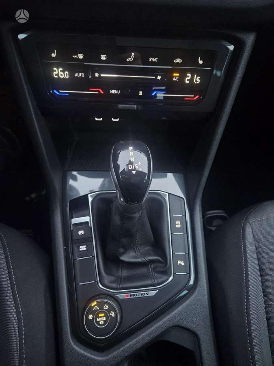 Black Volkswagen Tiguan 2021 in Radviliskis, with an engine capacity of 1.97 L and mileage of 145 thousand km for 21600 €, photo 31 on AUTOMOTO.COM.LV