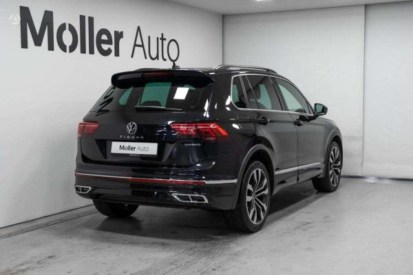 Black Volkswagen Tiguan 2021 in Vilnius, with an engine capacity of 1.40 L and mileage of 97 thousand km for 28650 €, photo 4 on AUTOMOTO.COM.LV