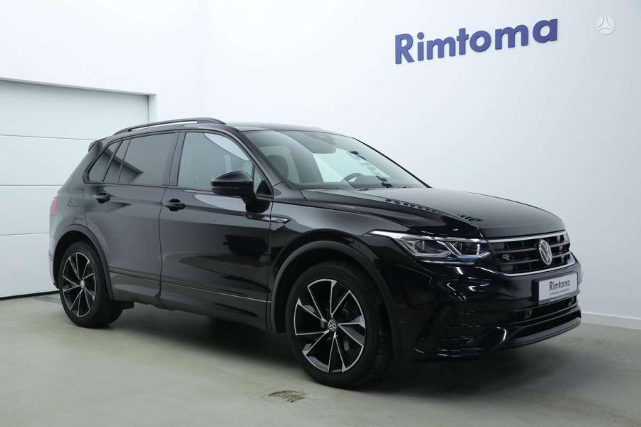 Black Volkswagen Tiguan 2021 in Vilnius, with an engine capacity of 1.50 L and mileage of 92 thousand km for 26490 €, photo 1 on AUTOMOTO.COM.LV