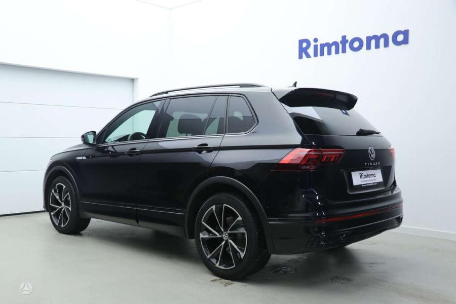 Black Volkswagen Tiguan 2021 in Vilnius, with an engine capacity of 1.50 L and mileage of 92 thousand km for 26490 €, photo 2 on AUTOMOTO.COM.LV