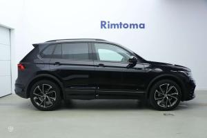 Black Volkswagen Tiguan 2021 in Vilnius, with an engine capacity of 1.50 L and mileage of 92 thousand km for 26490 €, photo 3 on AUTOMOTO.COM.LV